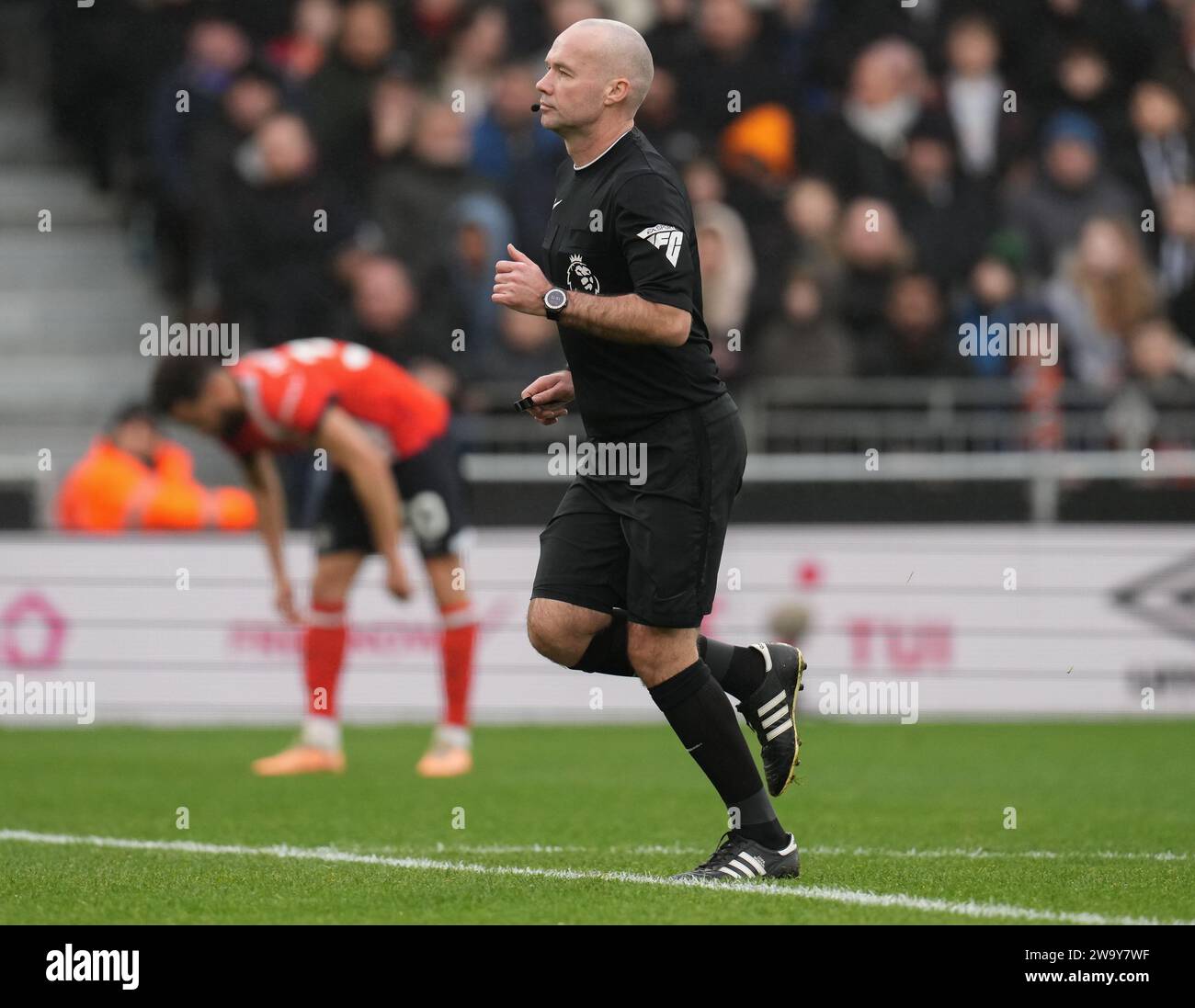 Luton, UK. 30th Dec, 2023. Referee, Mr Robert Jones., during the ...