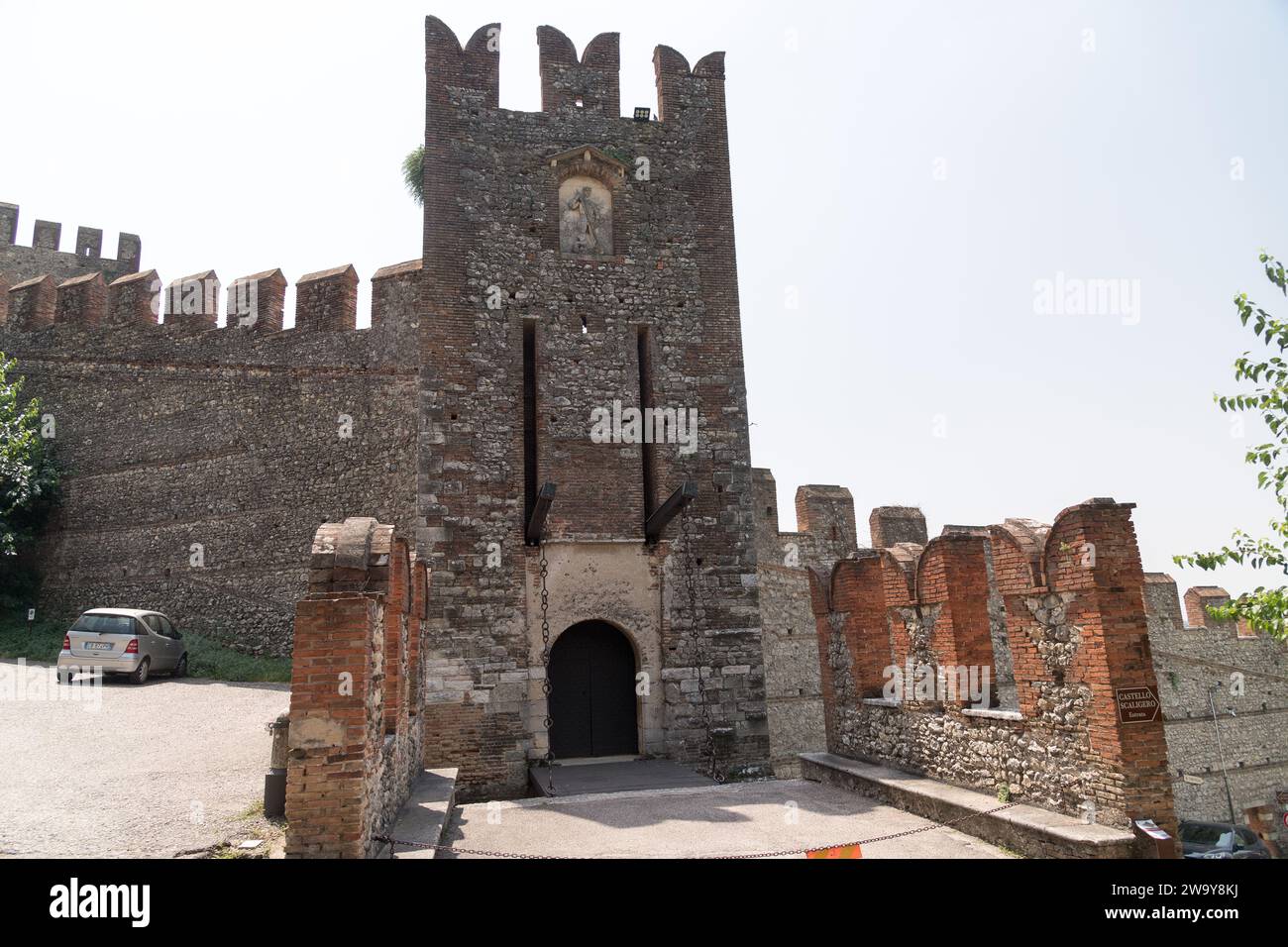 Soave castle st george gate hi-res stock photography and images - Alamy