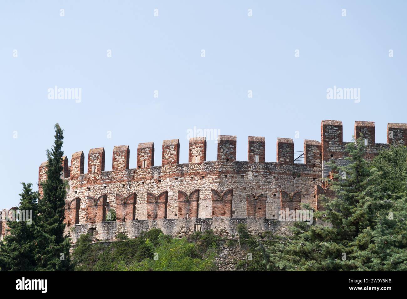 Soave hilltop castle hi-res stock photography and images - Alamy