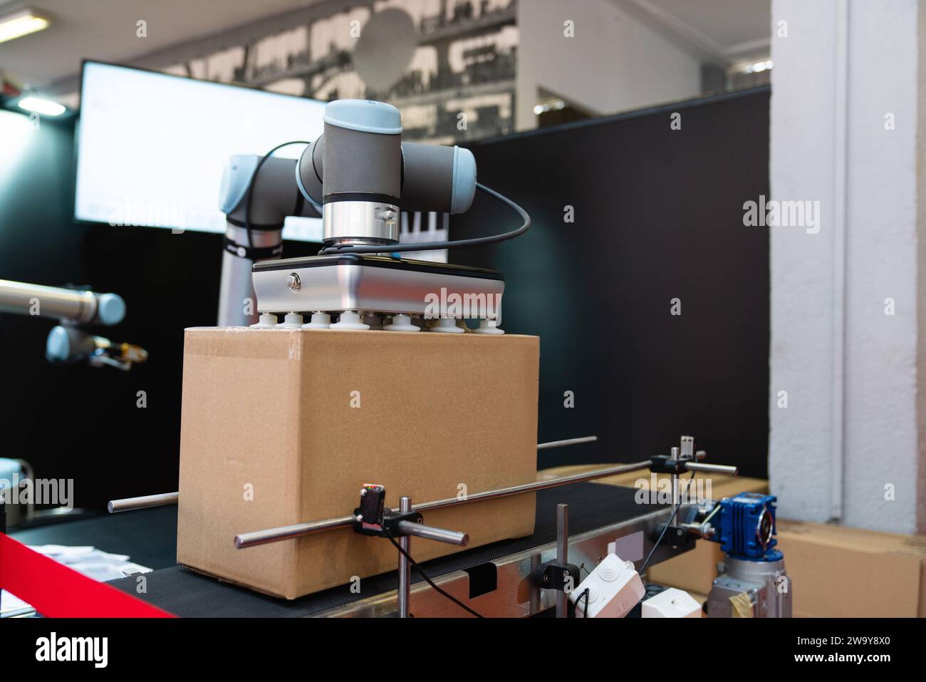 Robot arm moves box in an automatic warehouse Stock Photo - Alamy