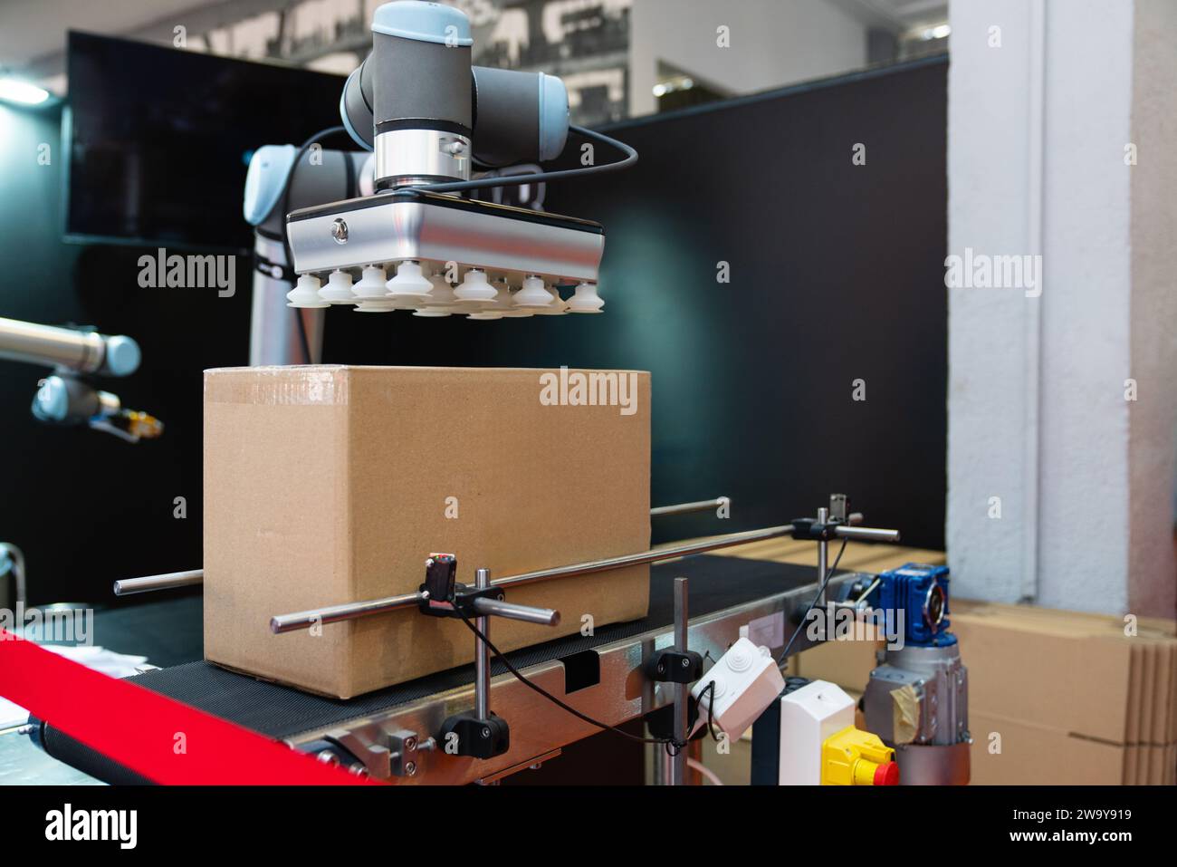 Robot arm moves box in an automatic warehouse Stock Photo - Alamy