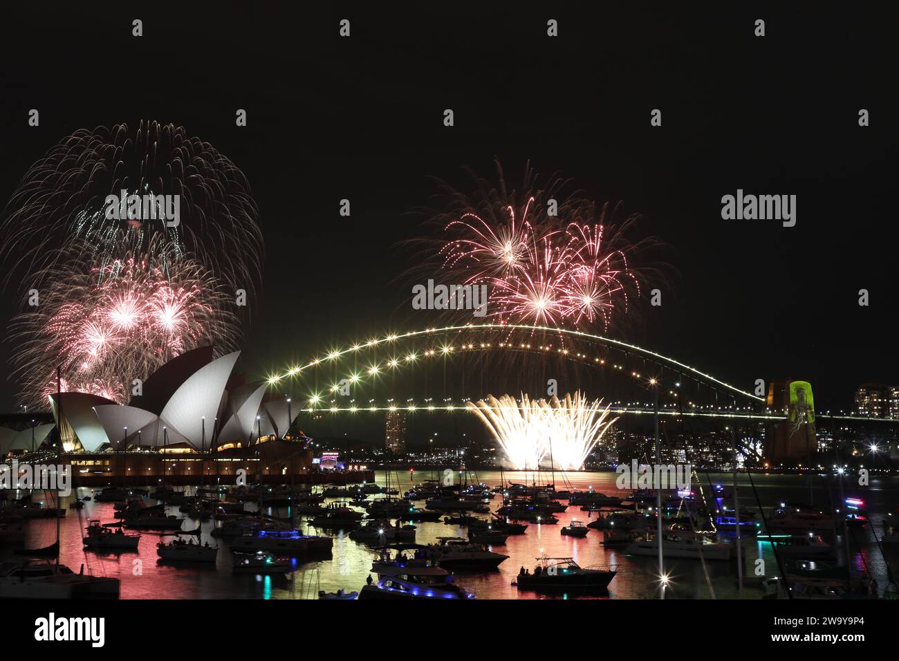 2023 sydney fireworks hi-res stock photography and images - Alamy