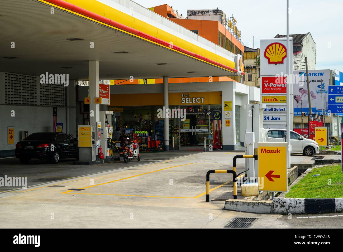 Shell petrol station asia hi-res stock photography and images - Alamy
