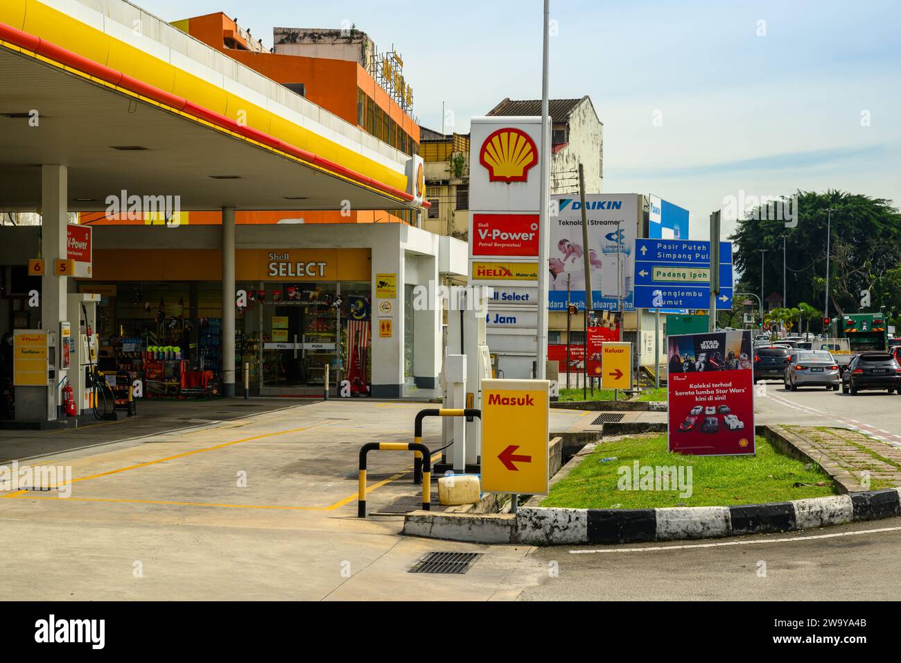 Shell petrol station asia hi-res stock photography and images - Alamy