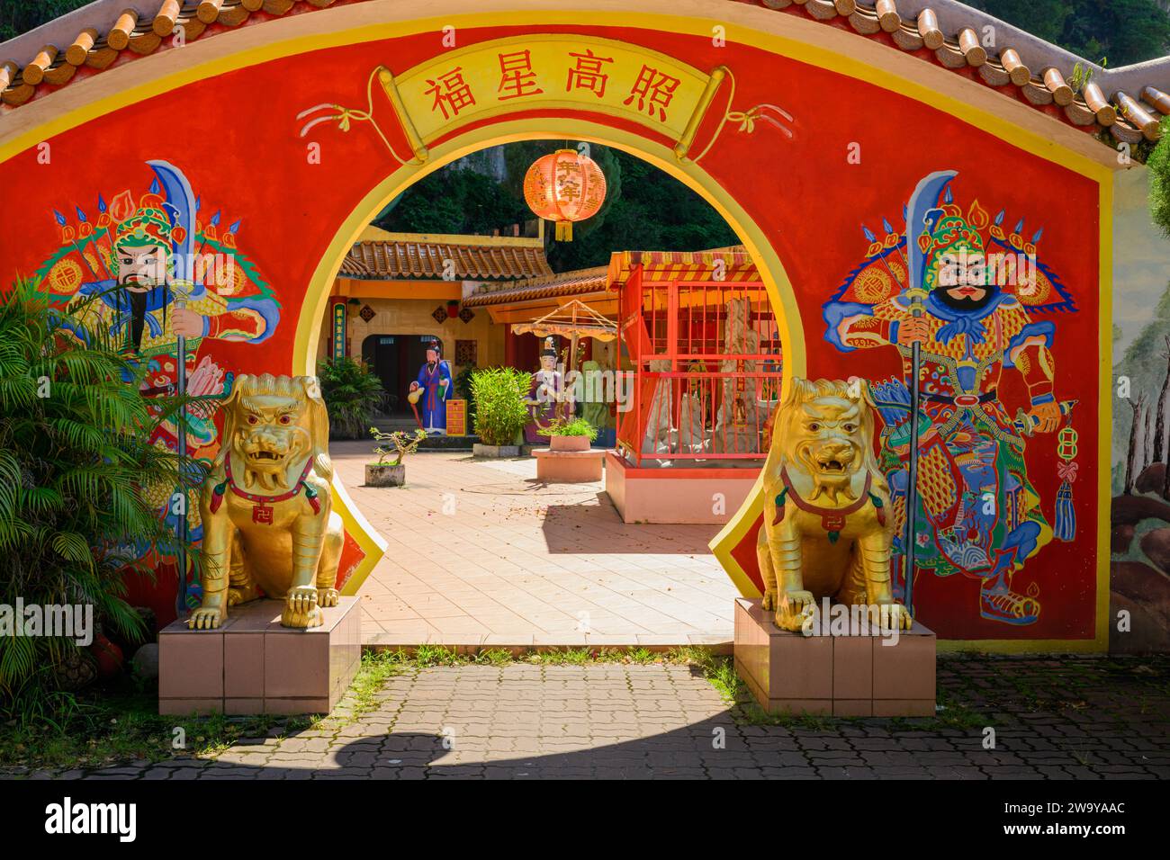 Ling Sen Tong Temple, Ipoh, Perak, Malaysia Stock Photo - Alamy