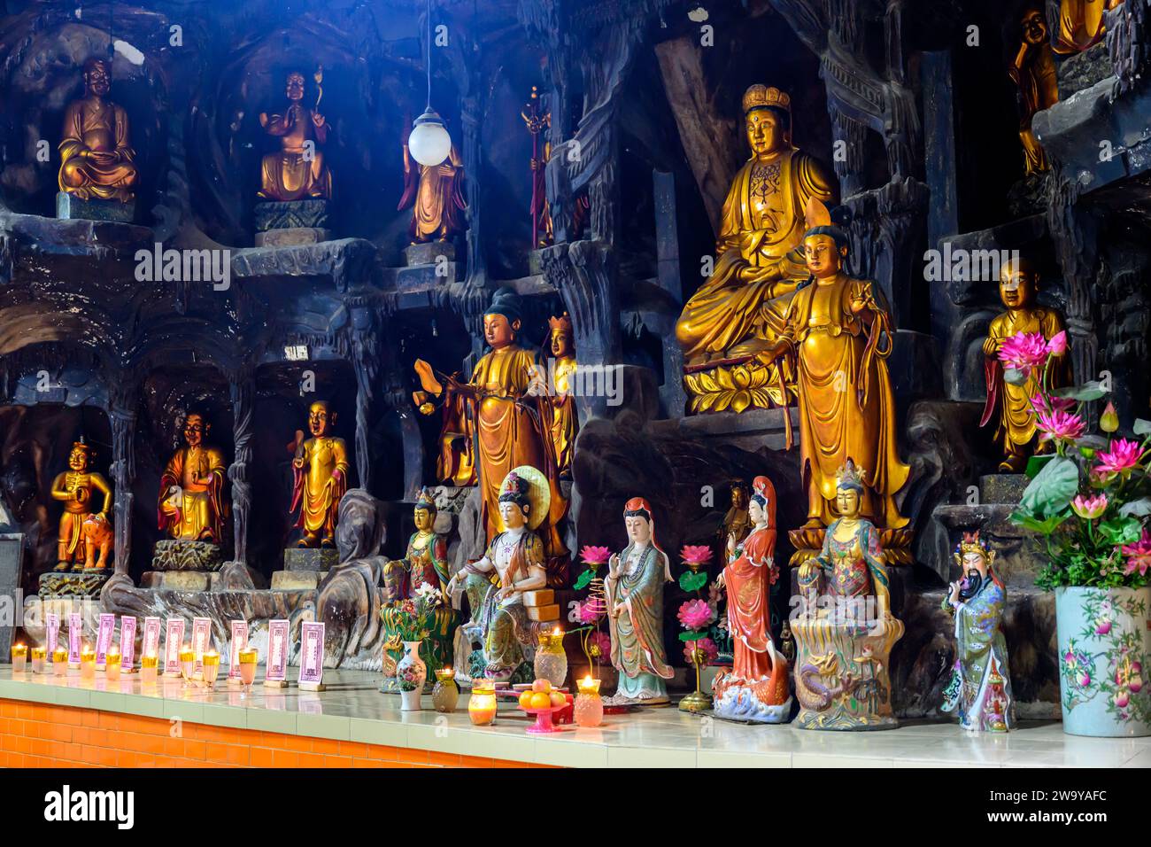 Sam Poh Tong Temple, Ipoh, Perak, Malaysia Stock Photo - Alamy