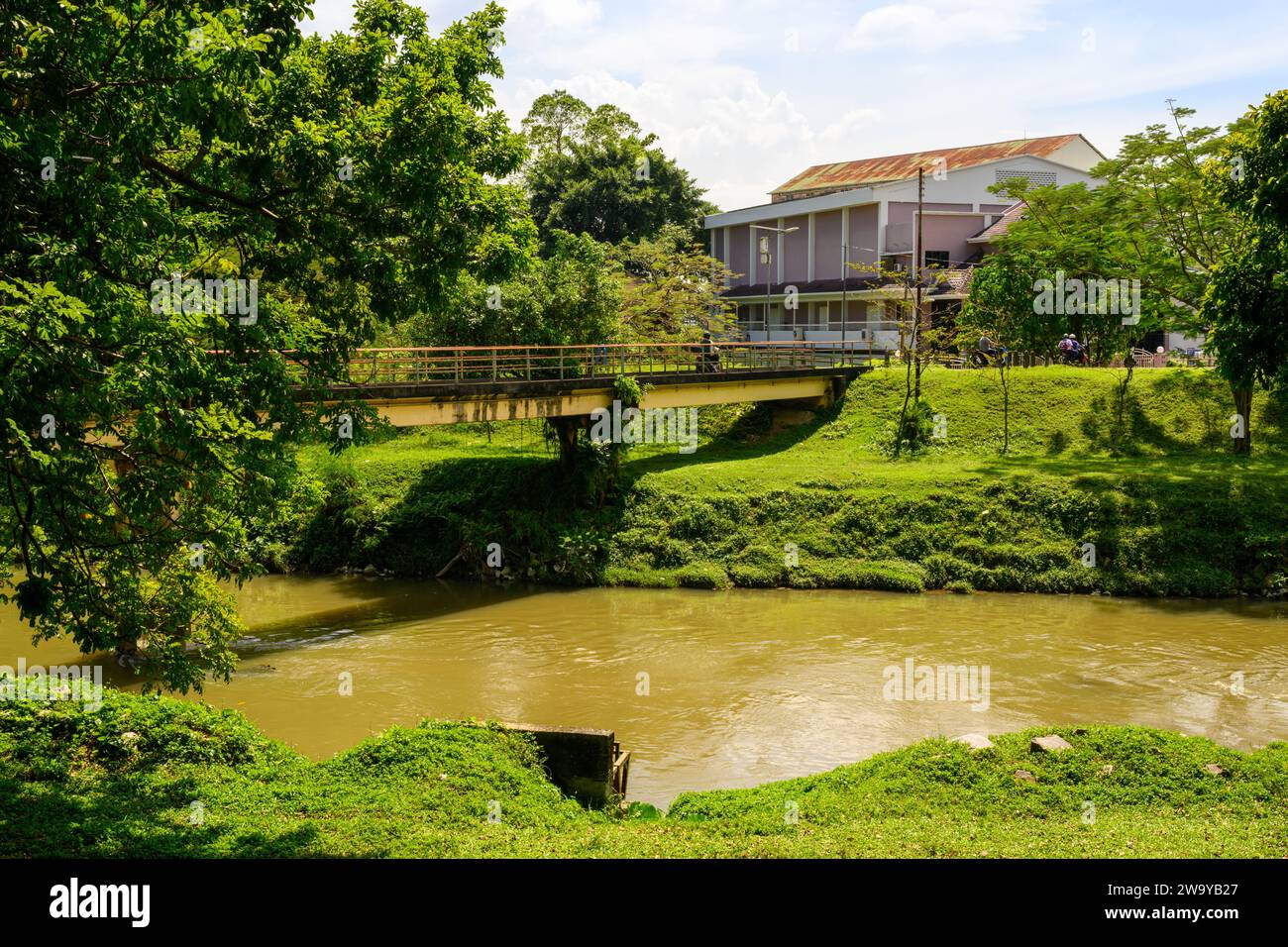 A footbridge crosses the Kinta River, Ipoh, Perak, Malaysia Stock Photo ...
