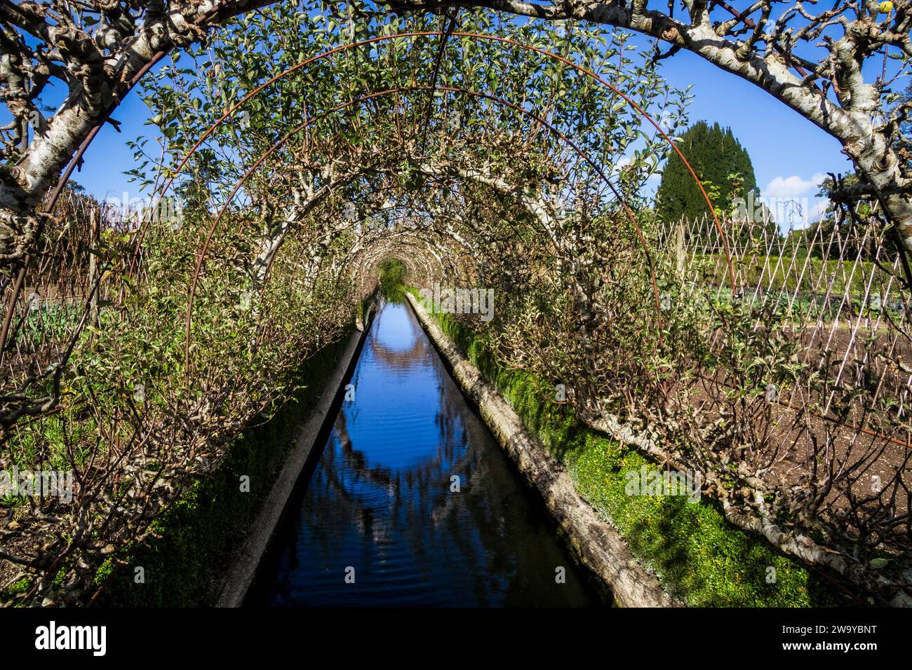 Small water canal hi-res stock photography and images - Alamy