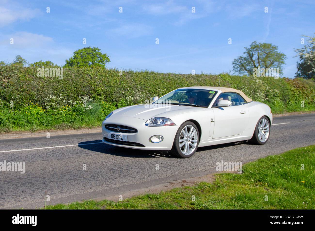 Jaguar xk 4 2 v8 auto euro 4 2dr petrol hi-res stock photography and ...