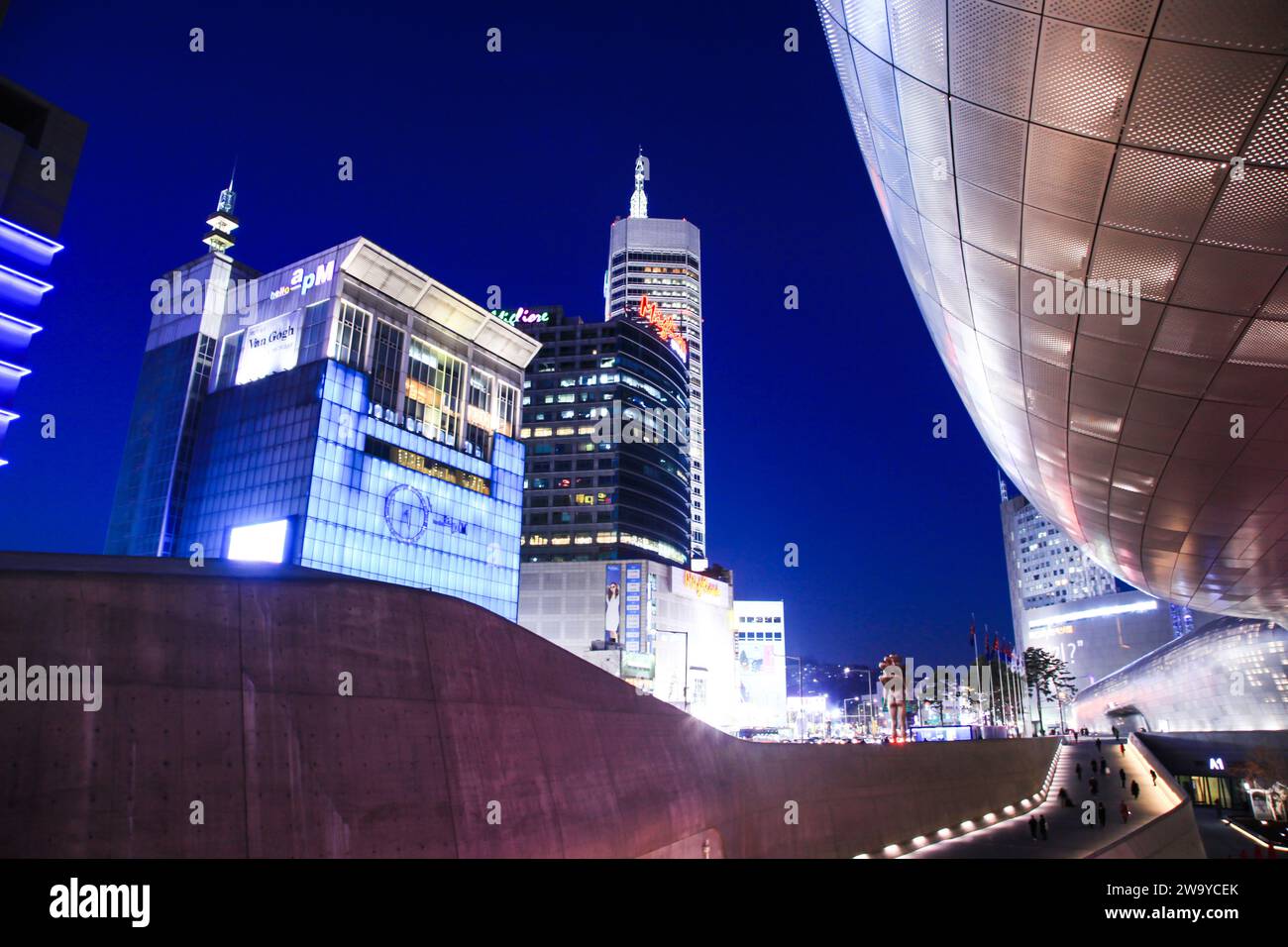 Dongdaemun Design Plaza (DDP) in Seoul, South Korea at Blue Hour Stock ...