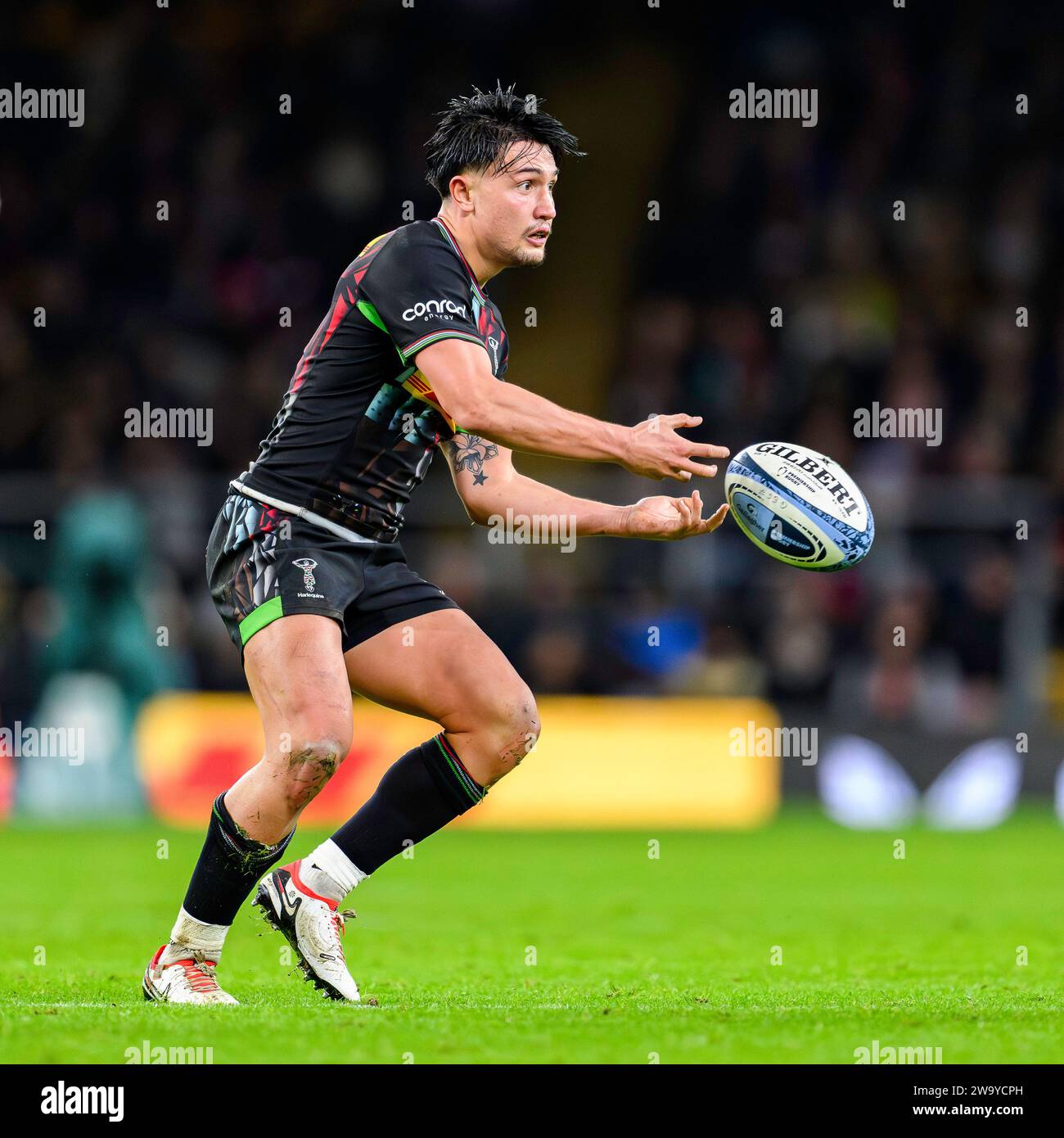 LONDON, UNITED KINGDOM. 30th, Dec 2023. Marcus Smith of Harlequins in ...
