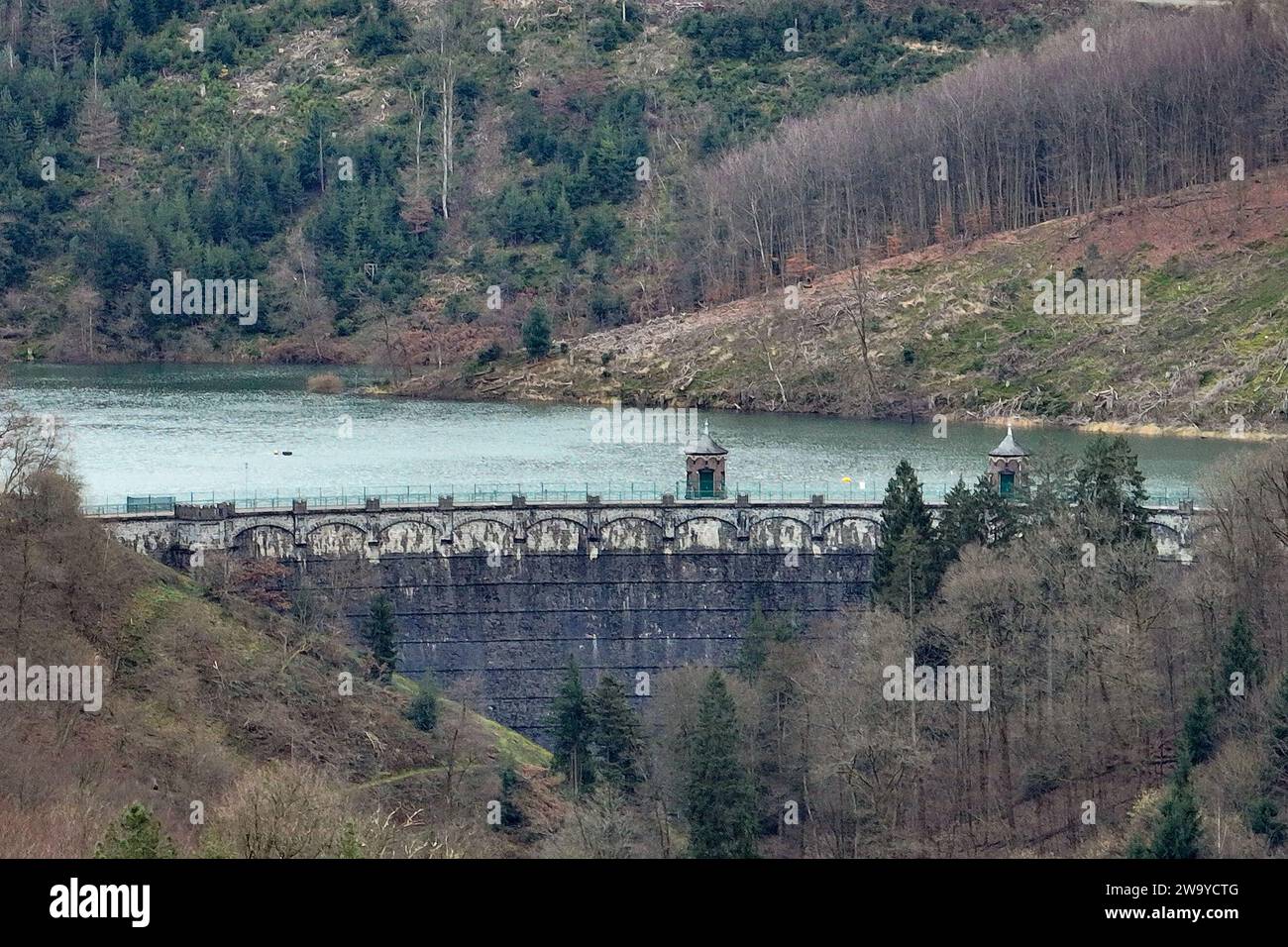 Solingen, Germany. 31st Dec, 2023. At the Sengbach dam in Solingen, the ...