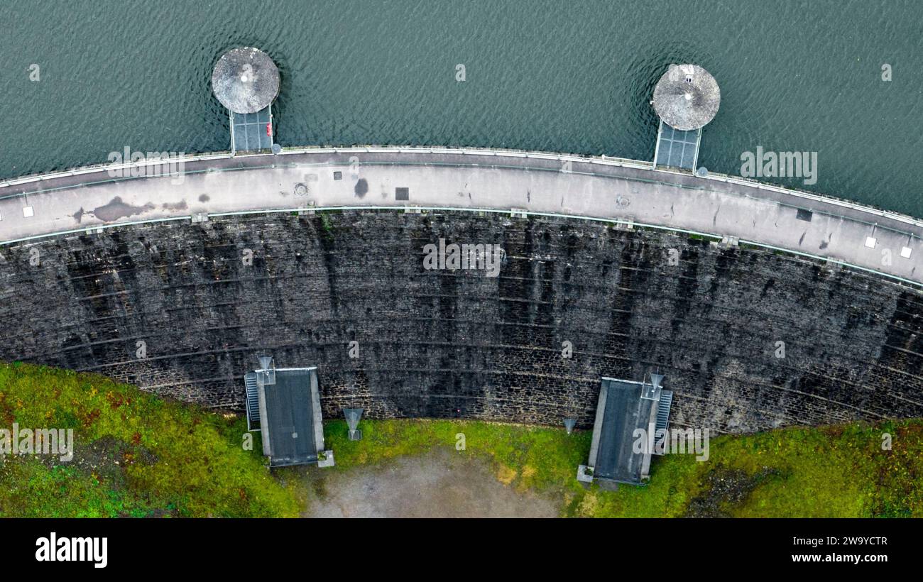 Solingen, Germany. 31st Dec, 2023. At the Sengbach dam in Solingen, the ...