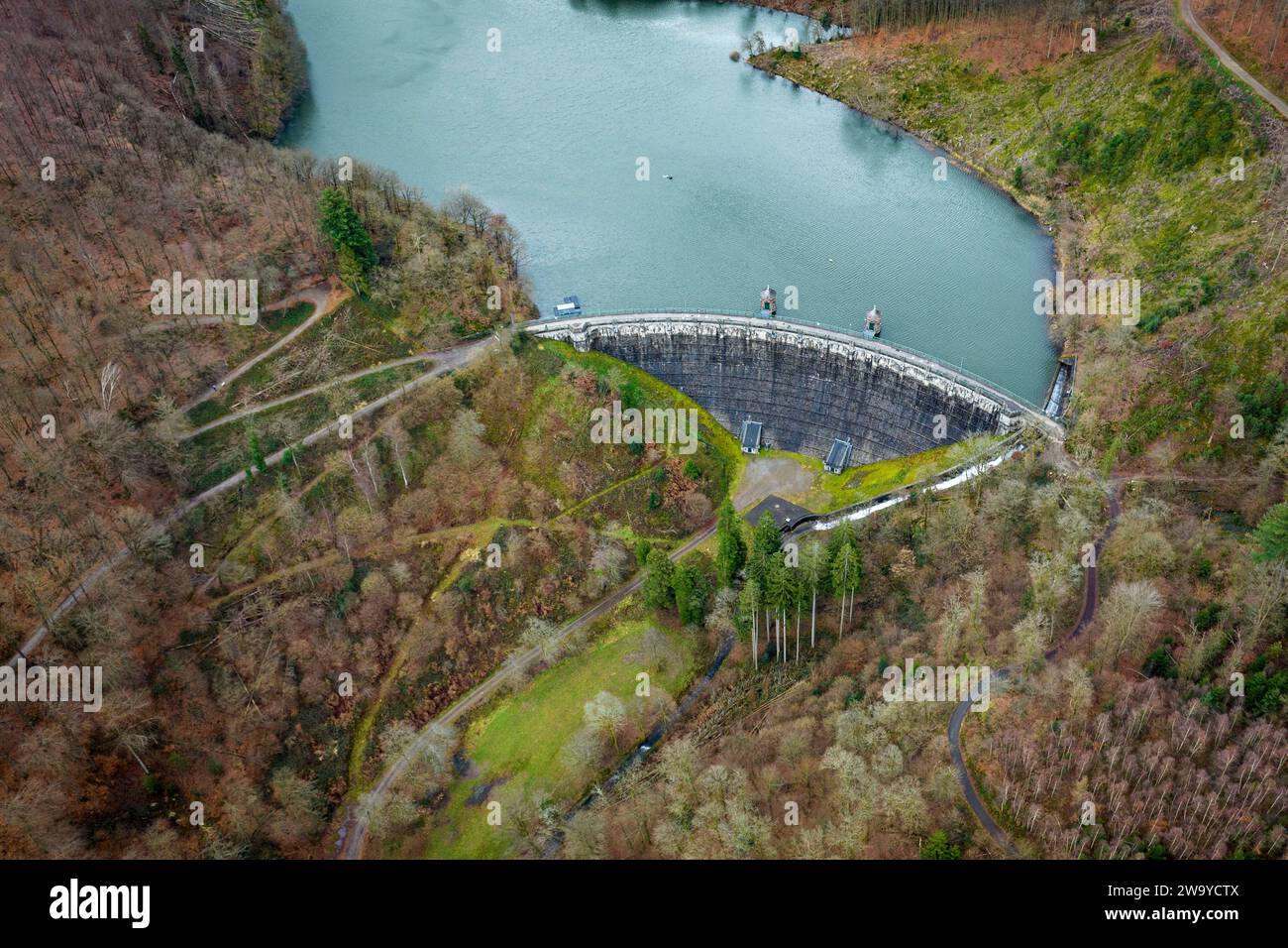 Solingen, Germany. 31st Dec, 2023. At the Sengbach dam in Solingen, the ...