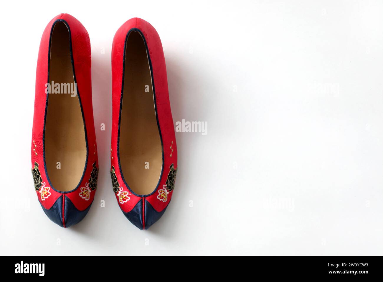 Traditional Korean Gomusin shoes. Women's gomusin are called danghye ...