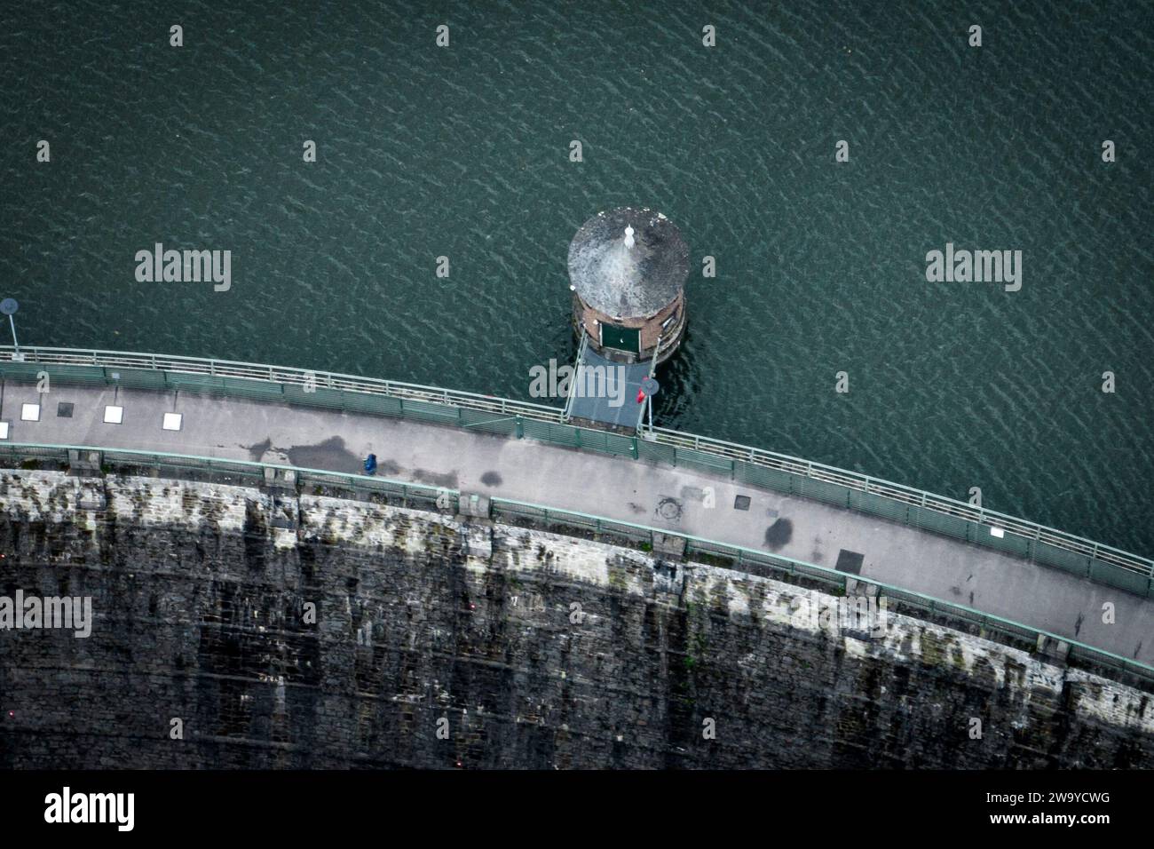 Solingen, Germany. 31st Dec, 2023. At the Sengbach dam in Solingen, the ...