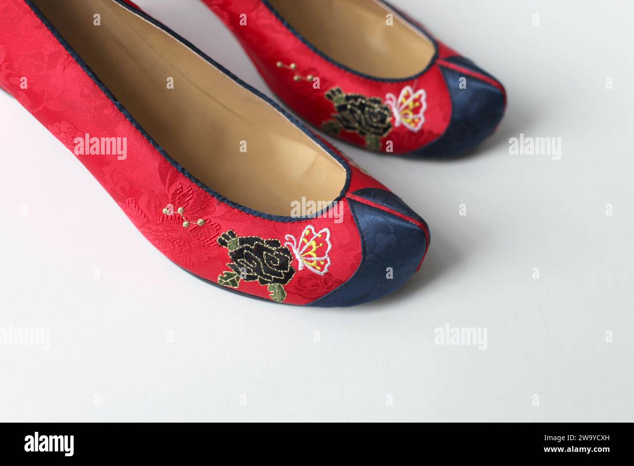 Traditional Korean Gomusin shoes. Women's gomusin are called danghye ...