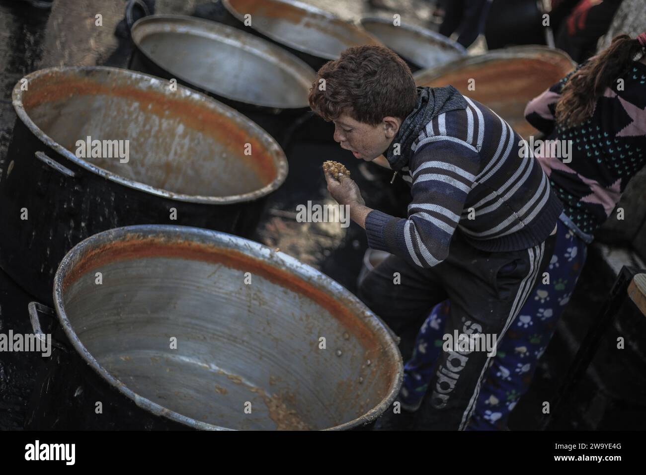 Rafah, Palestinian Territories. 31st Dec, 2023. A Palestinian child ...