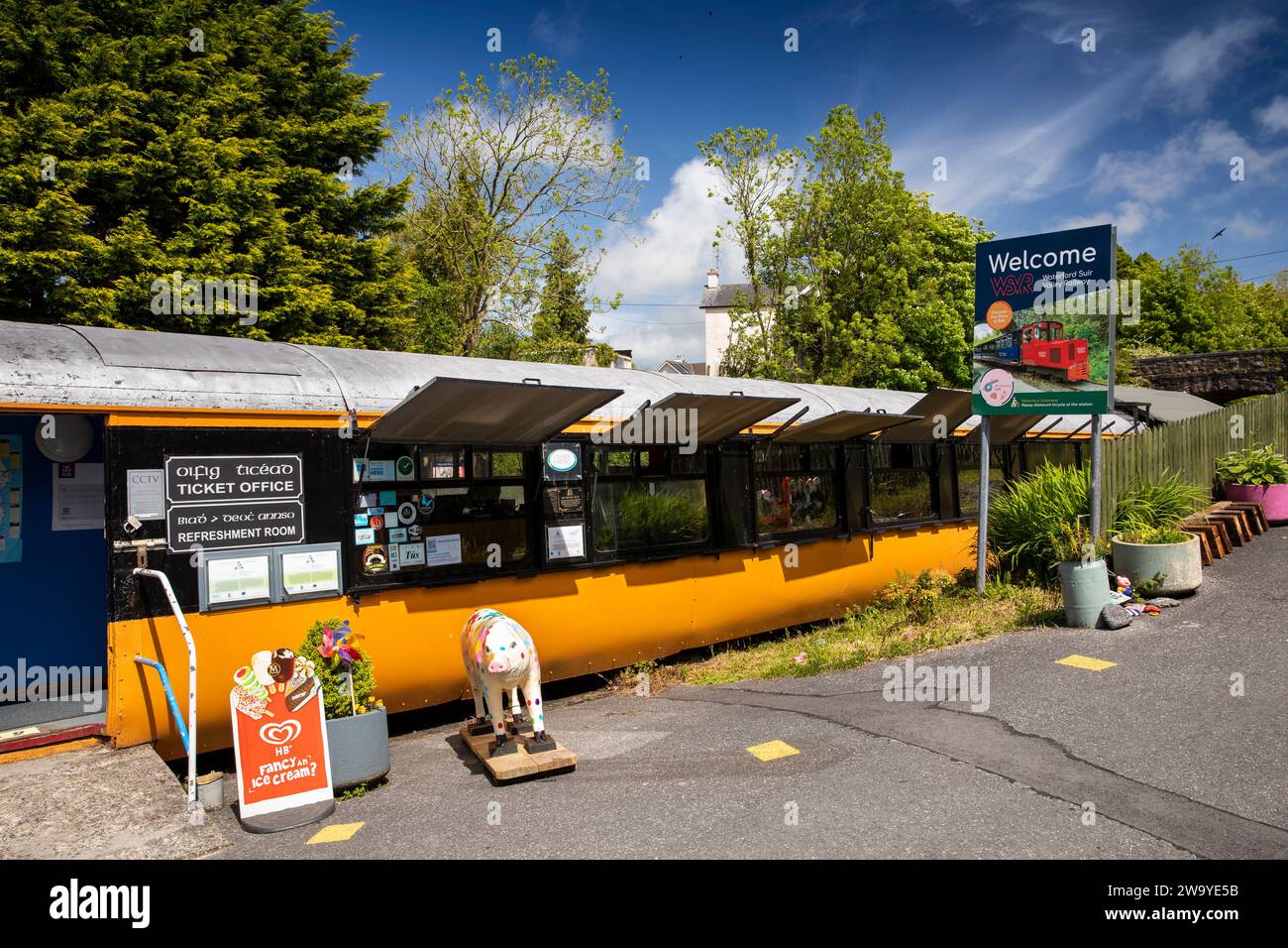 Ireland, Munster, Waterford, Kilmeadan, Suir Valley Railway, buffet in ...