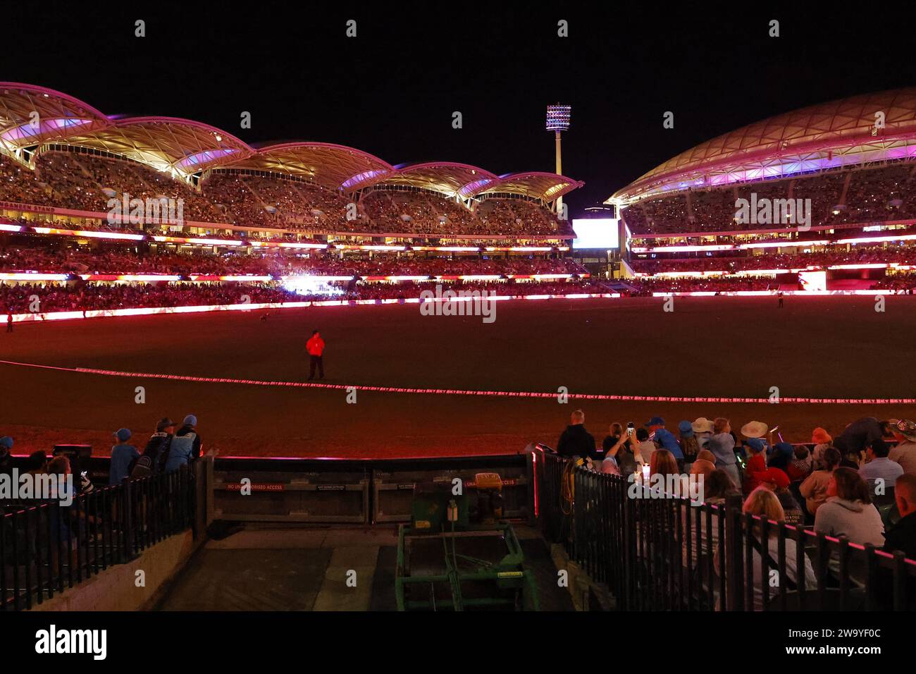 Adelaide oval crowd hi-res stock photography and images - Alamy