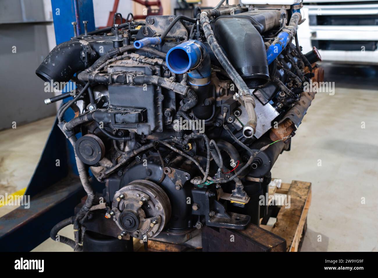 Disassembled engine at a truck repair service Stock Photo - Alamy