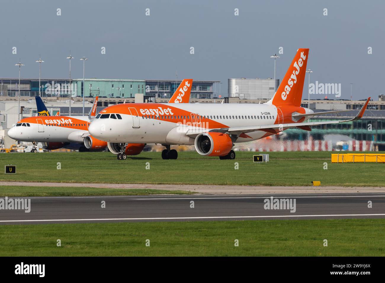 British EasyJet A320 Operations at Manchester International Airport ...