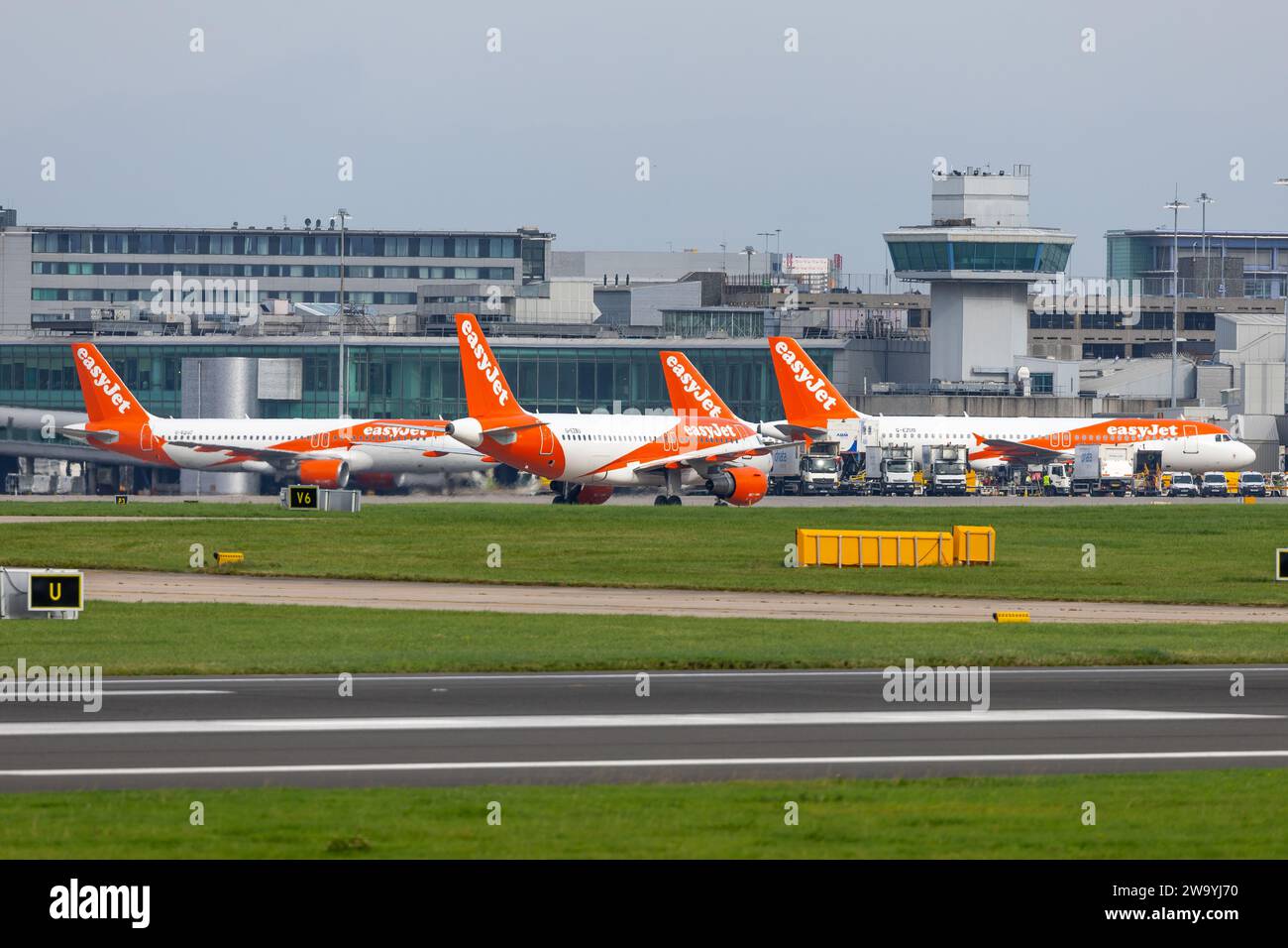 British EasyJet A320 Operations at Manchester International Airport ...