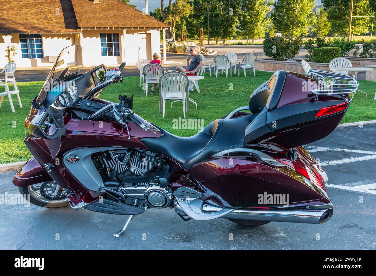 Route 395 between Los Angles and Tahoe. Visiting center for Sierras and ...