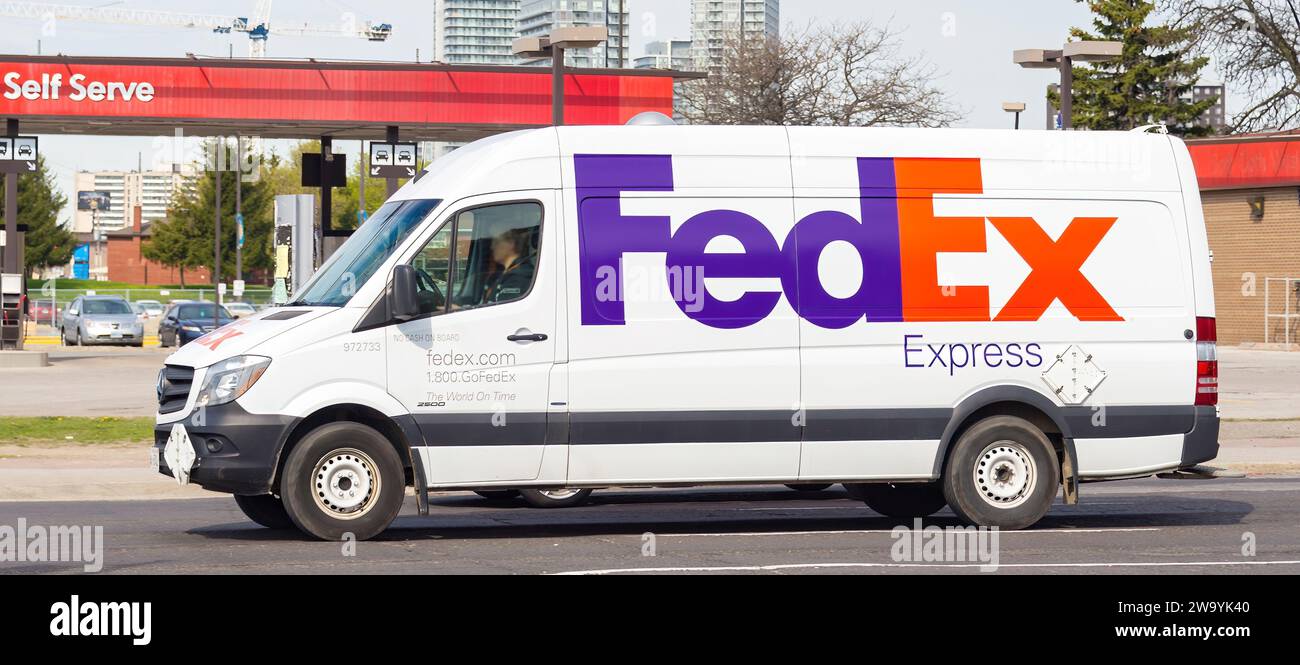 Fedex truck ontario hi-res stock photography and images - Alamy