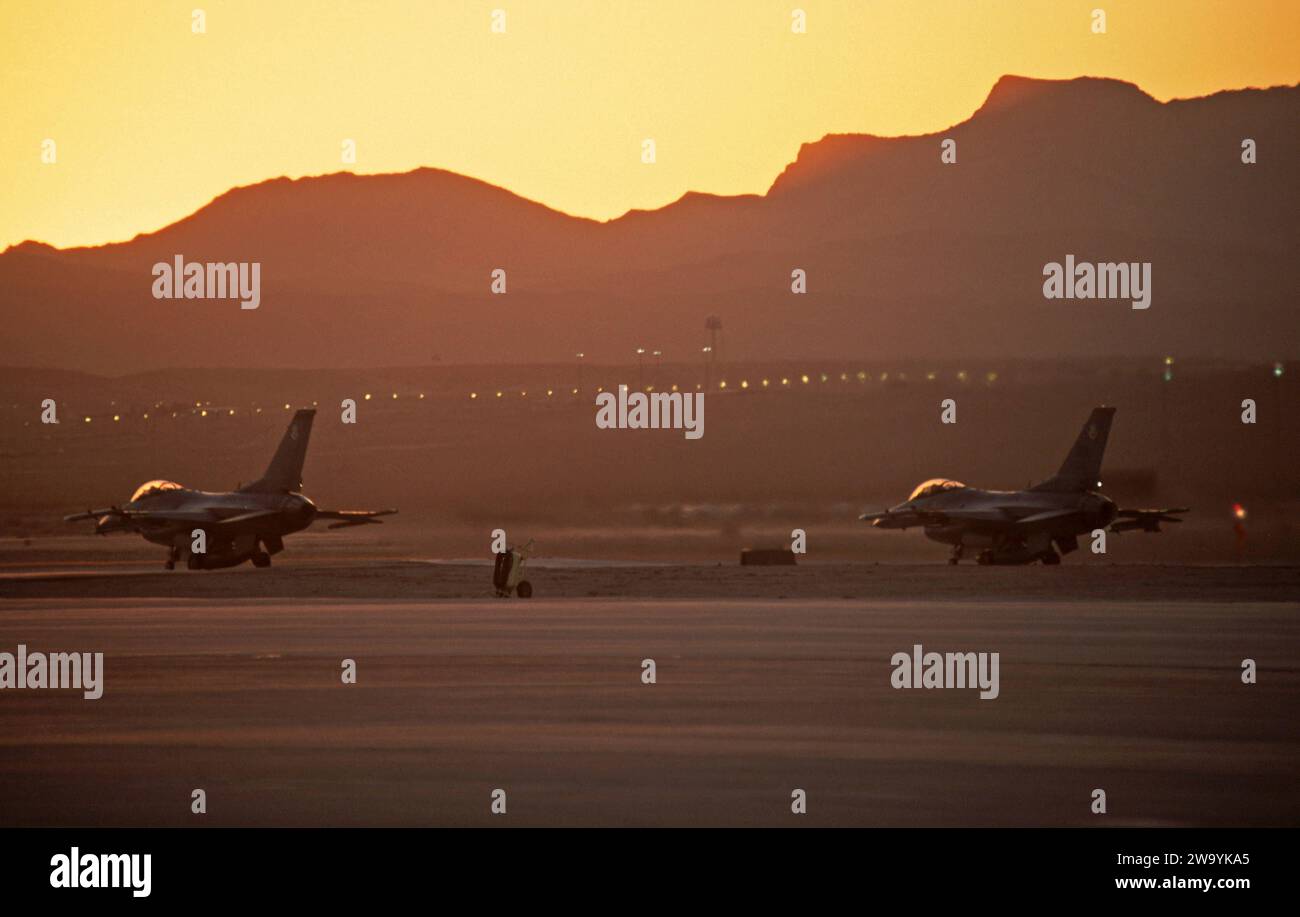 Kampfflugzeuge der US Air Force USAF vom Typ Lockheed Martin F-16 ...