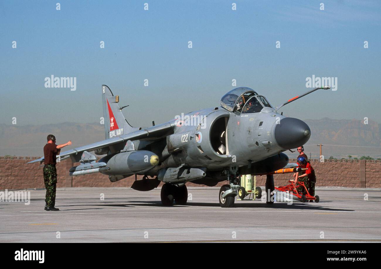 Ein Kampfflugzeug Senkrechtstarter der britischen Royal Navy vom Typ ...