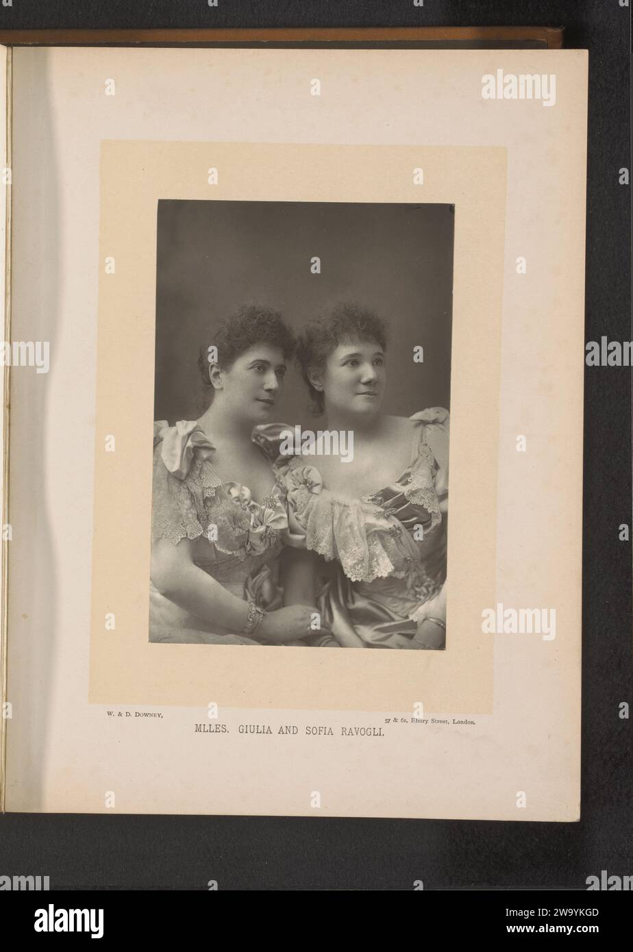 Portret Van Giulia en Sofia Ravogli, William & Daniel Downey, c. 1884 ...