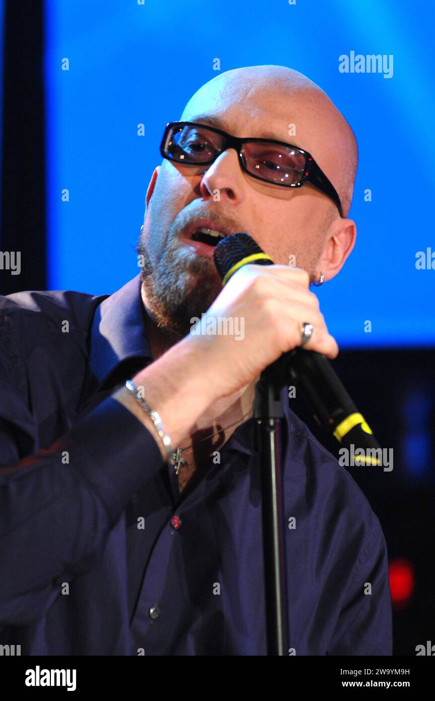 Milan Italy 2008-03-13: Mario Biondi, Italian singer, during the live ...