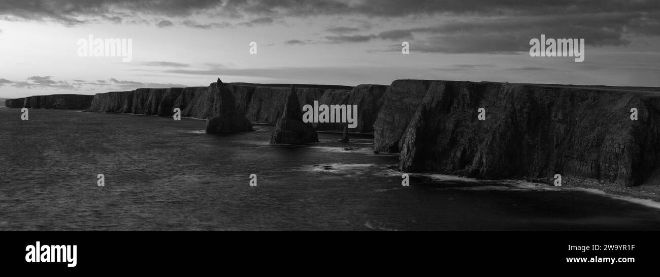 The Duncansby Sea Stacks at Duncansby Head, Caithness, North East coast ...