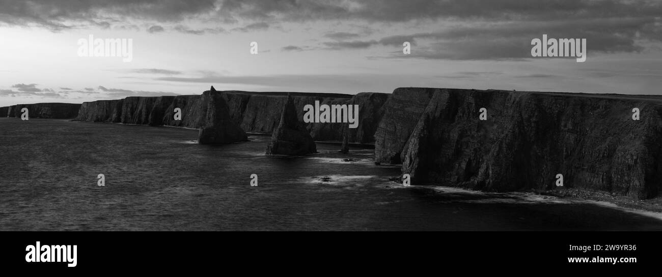 The Duncansby Sea Stacks at Duncansby Head, Caithness, North East coast ...