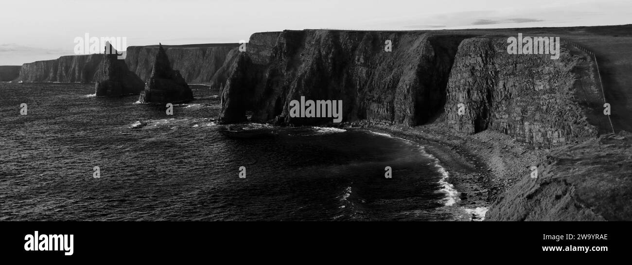 The Duncansby Sea Stacks at Duncansby Head, Caithness, North East coast ...