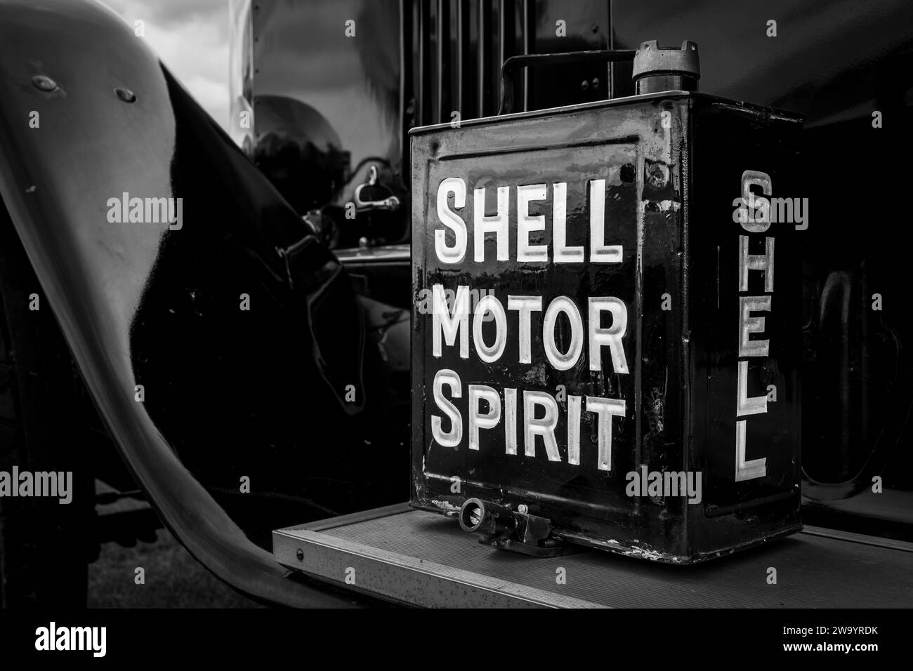 Vintage Shell Motor Spirit can Stock Photo - Alamy