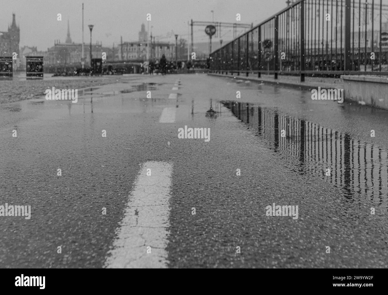 Street asphalt road rain Black and White Stock Photos & Images - Alamy