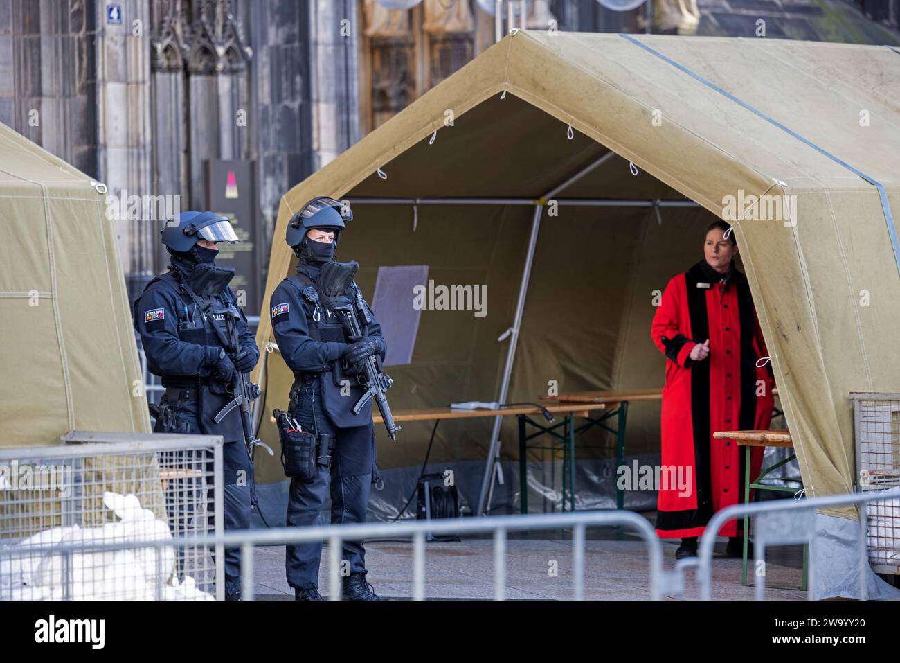 Cologne, Germany. 31st Dec, 2023. Before the end-of-year pontifical ...
