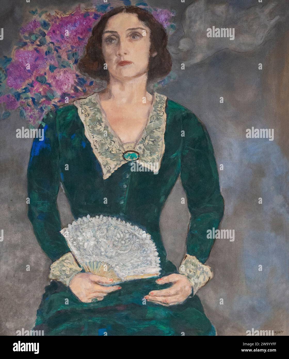 Bella in green dress hi-res stock photography and images - Alamy