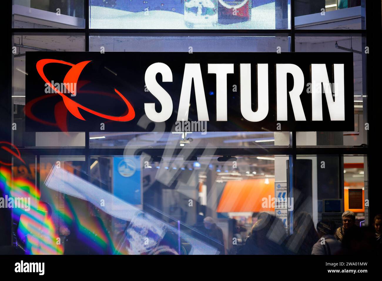 Saturn store hi-res stock photography and images - Alamy
