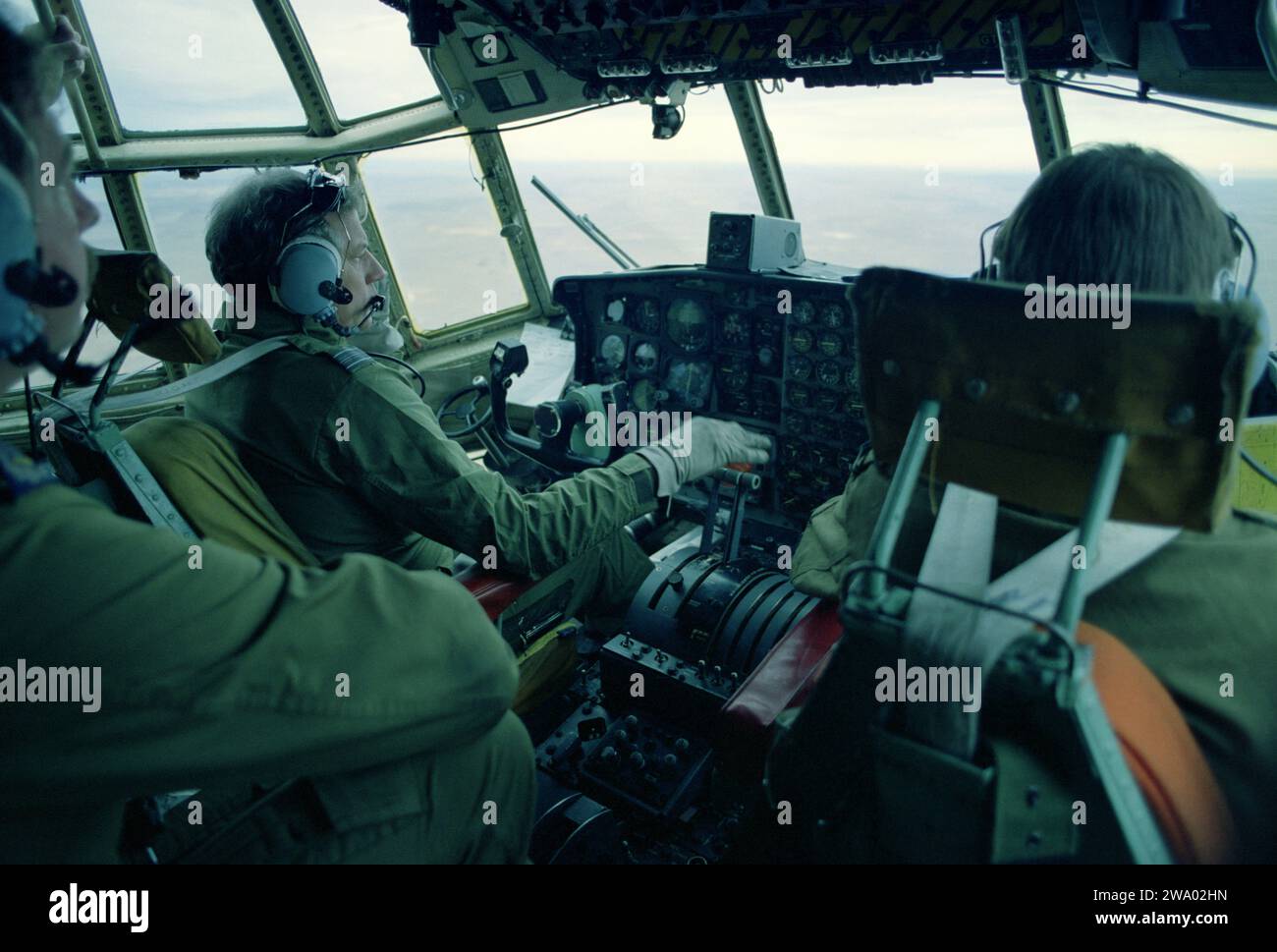 First Gulf War: 19th January 1991 The cockpit of an RAF C130 Hercules ...