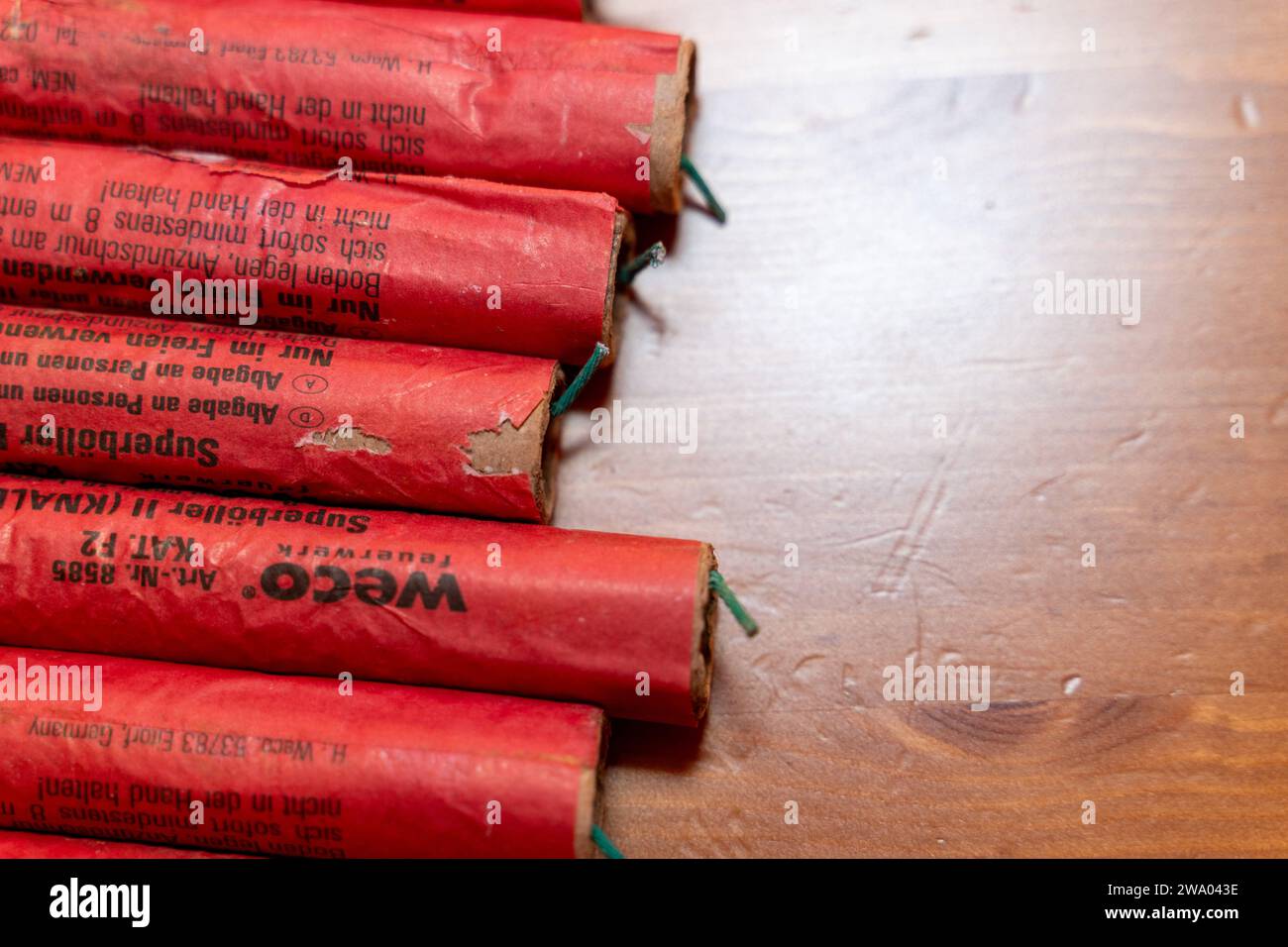 Red firecrackers hi-res stock photography and images - Alamy