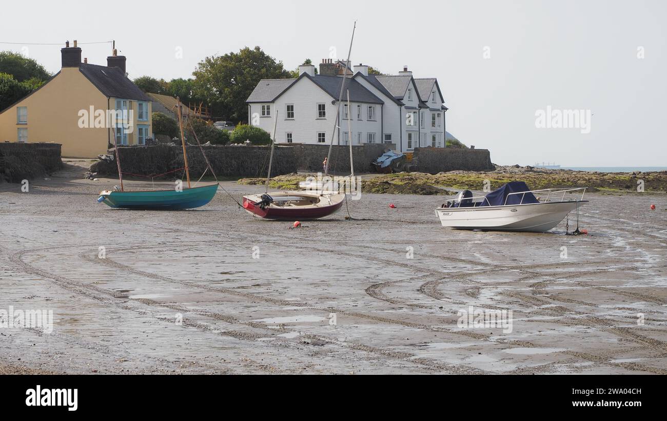 Low tide at Newport Parrog harbour Stock Photo - Alamy