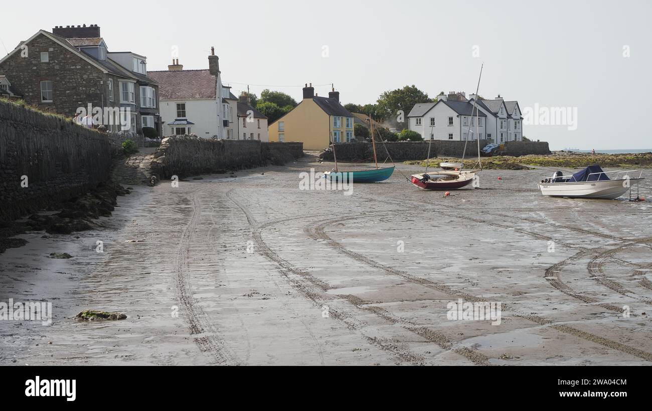 Low tide at Newport Parrog harbour Stock Photo - Alamy