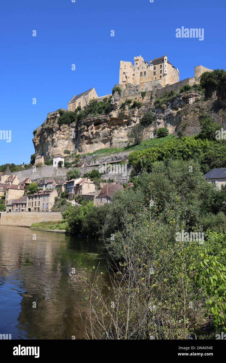 The fortified castle and village of Beynac in Périgord Noir overlook ...