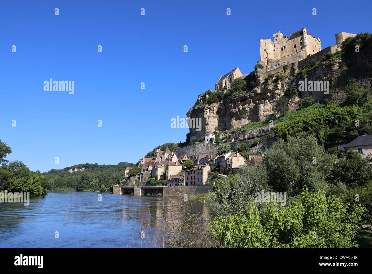 The fortified castle and village of Beynac in Périgord Noir overlook ...