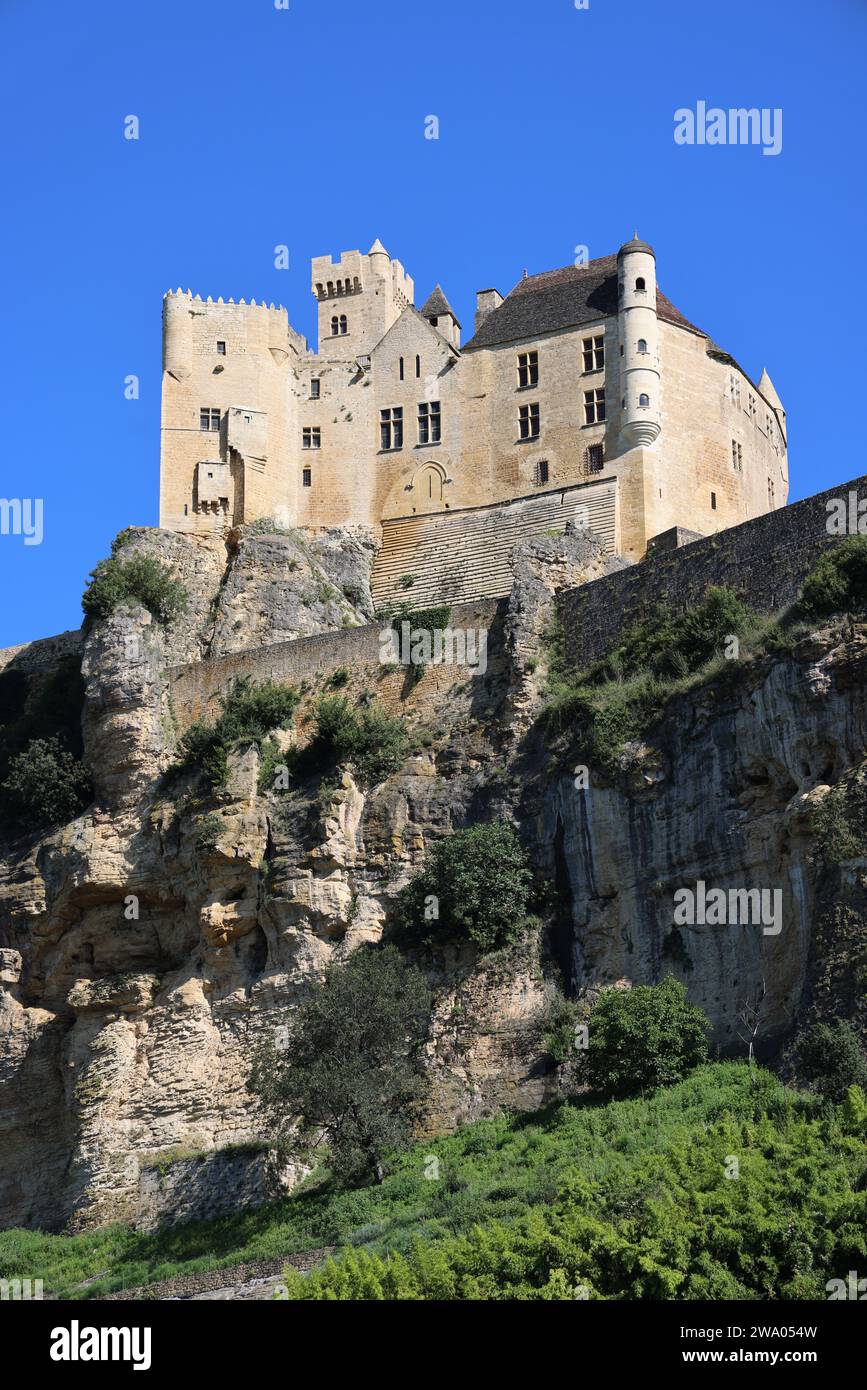 The fortified castle and village of Beynac in Périgord Noir overlook ...