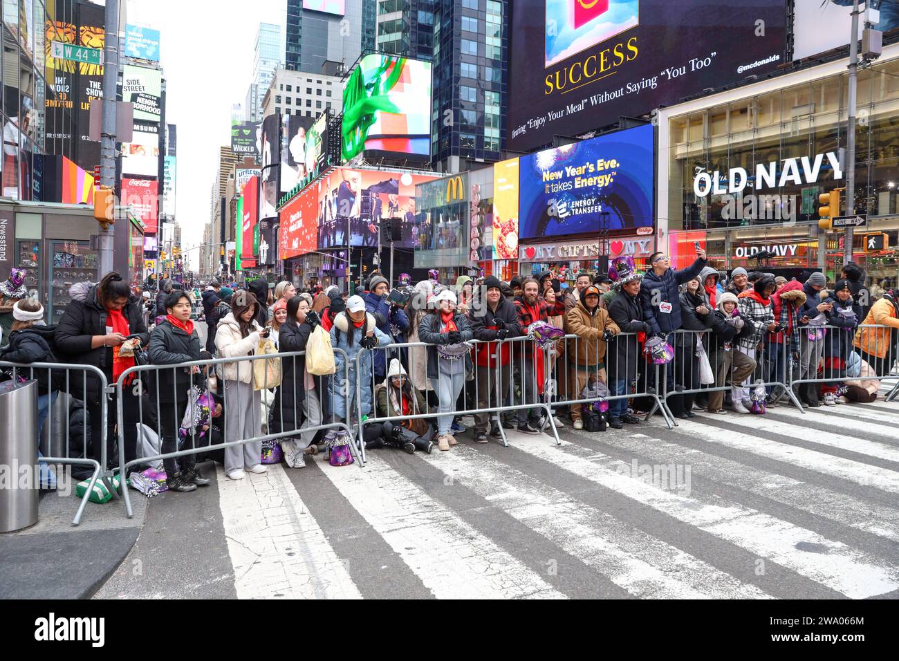 December 31 times square hi-res stock photography and images - Alamy