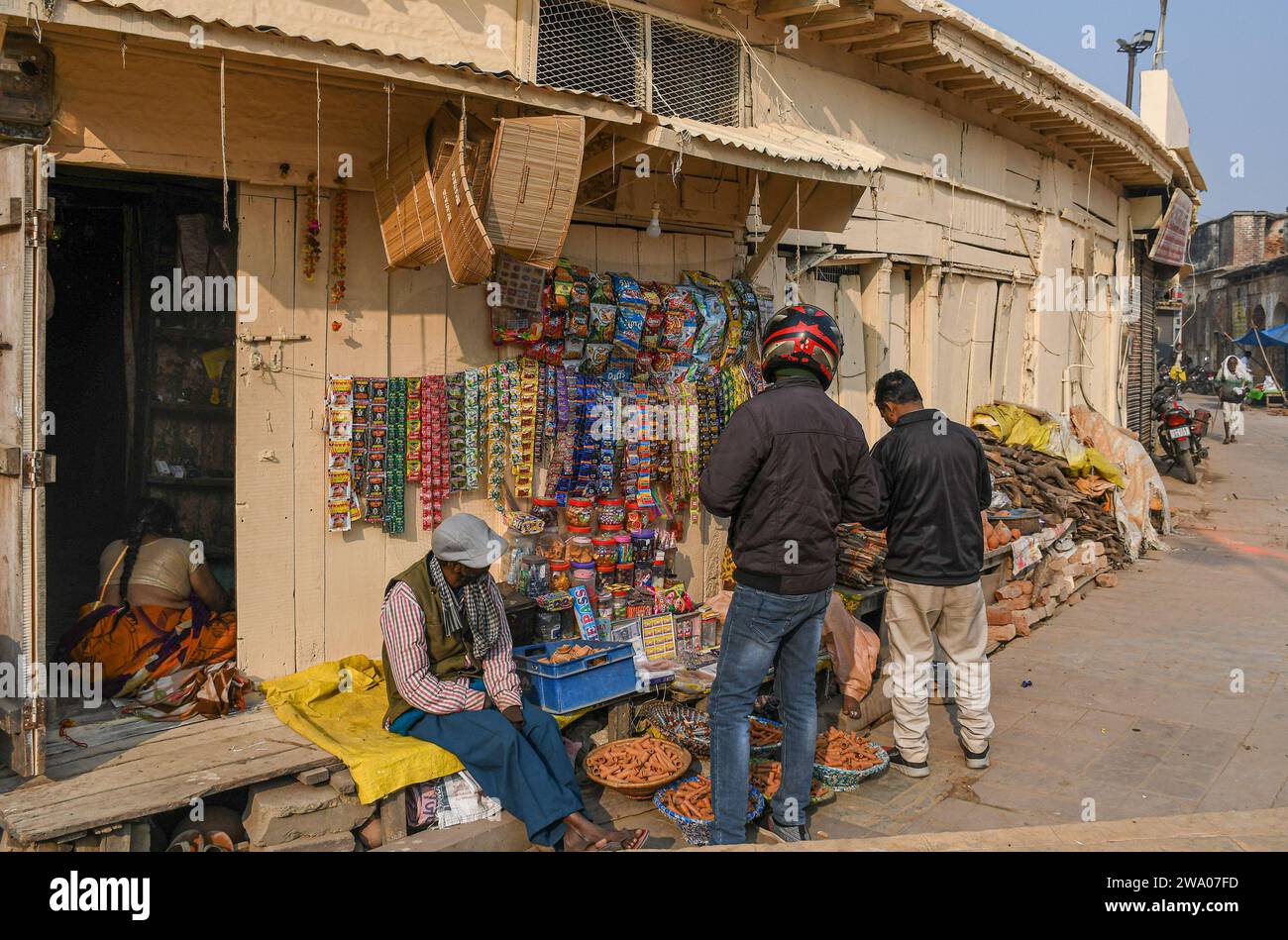 Ayodhya, India. 26th Dec, 2023. A vendor selling food and other items ...